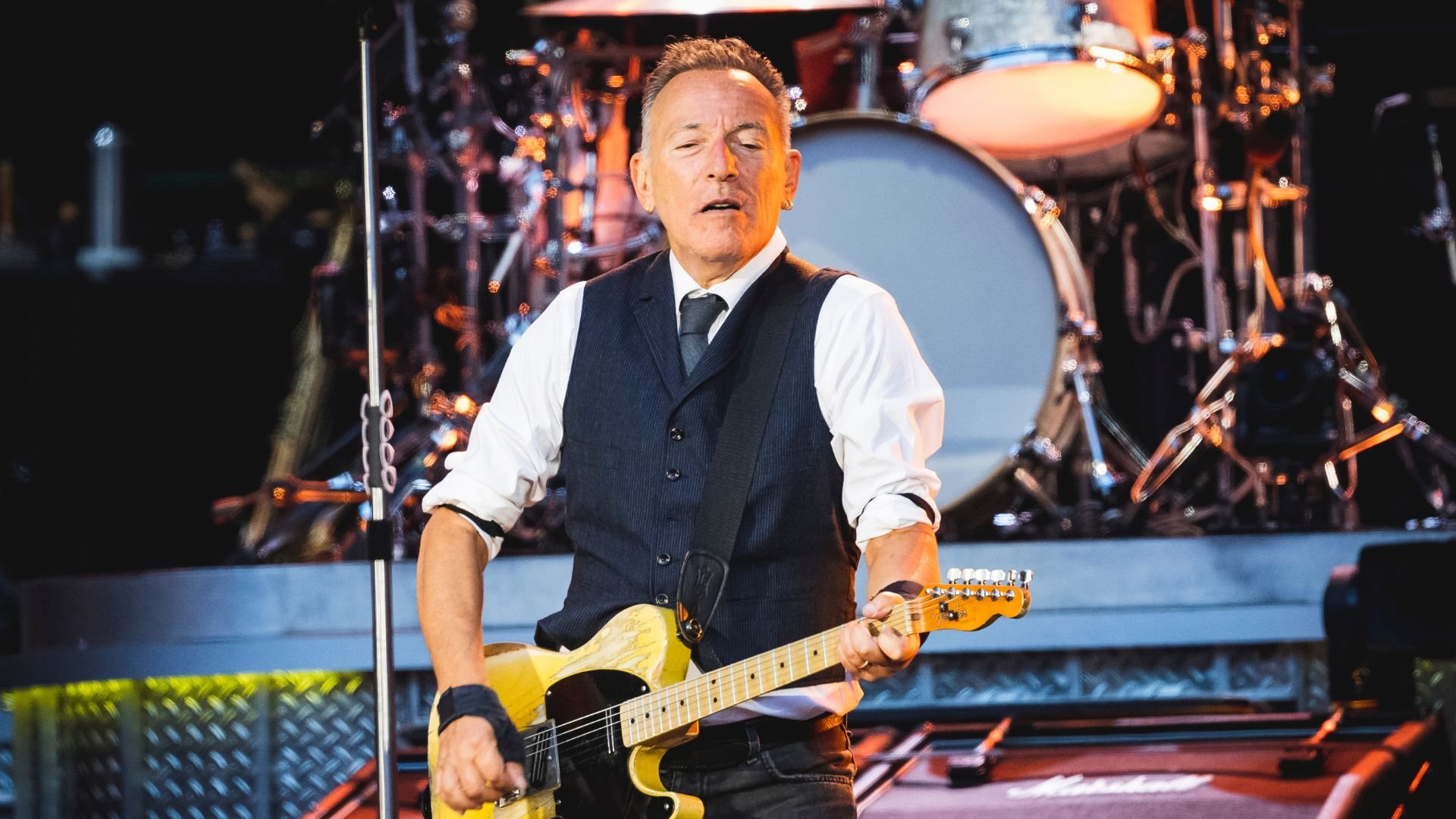 Bruce Springsteen dévoile une version inédite de "Born in the U.S.A" de ...