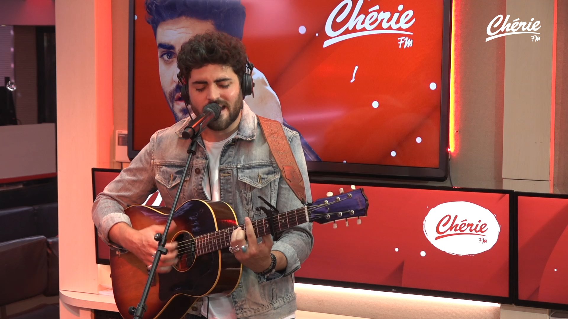 Vidéo Tibz interprète “Tout au bout du monde” en live acoustique pour ...