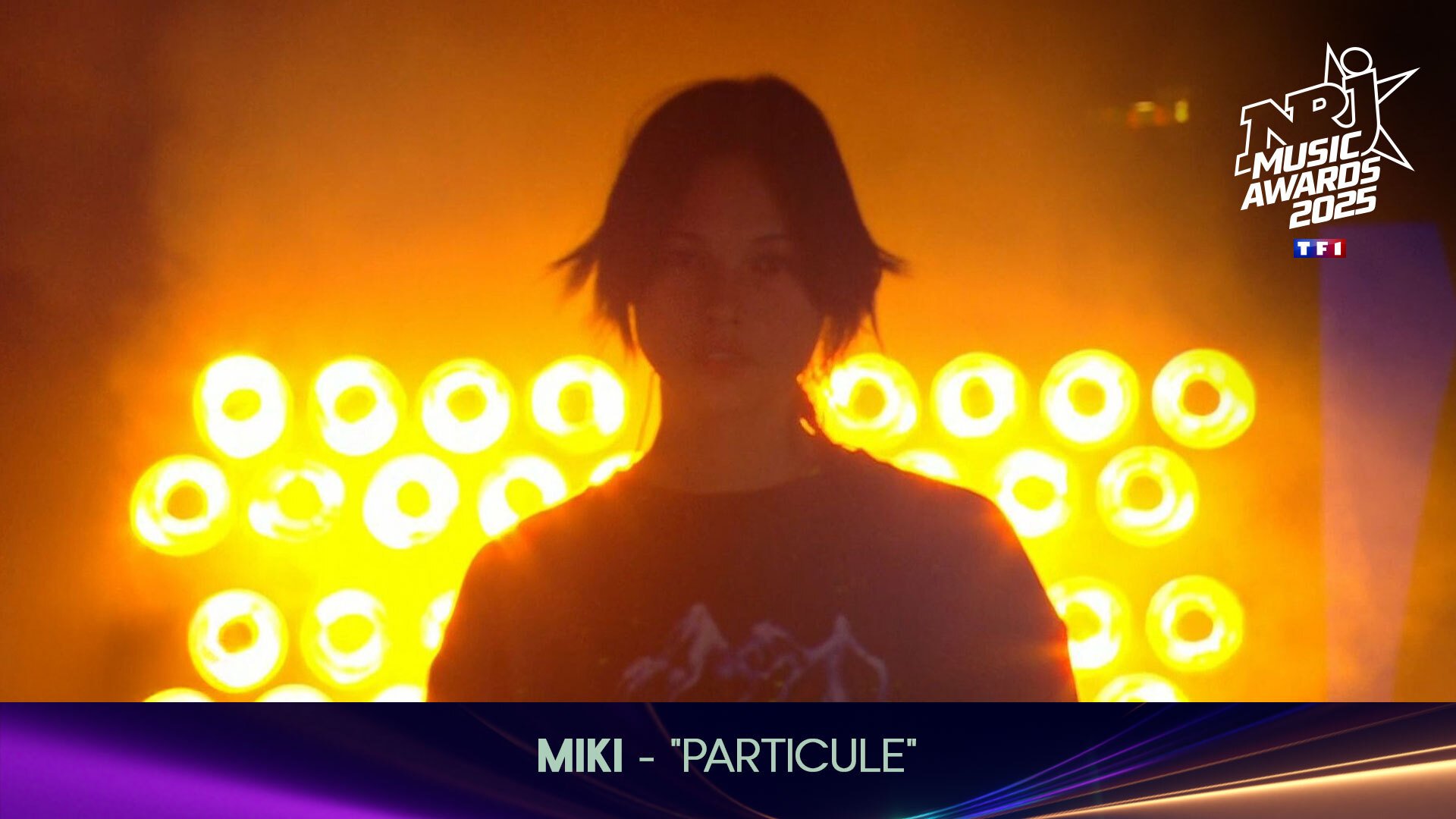 Miki performe sur "Particule" - NRJ Music Awards 2025