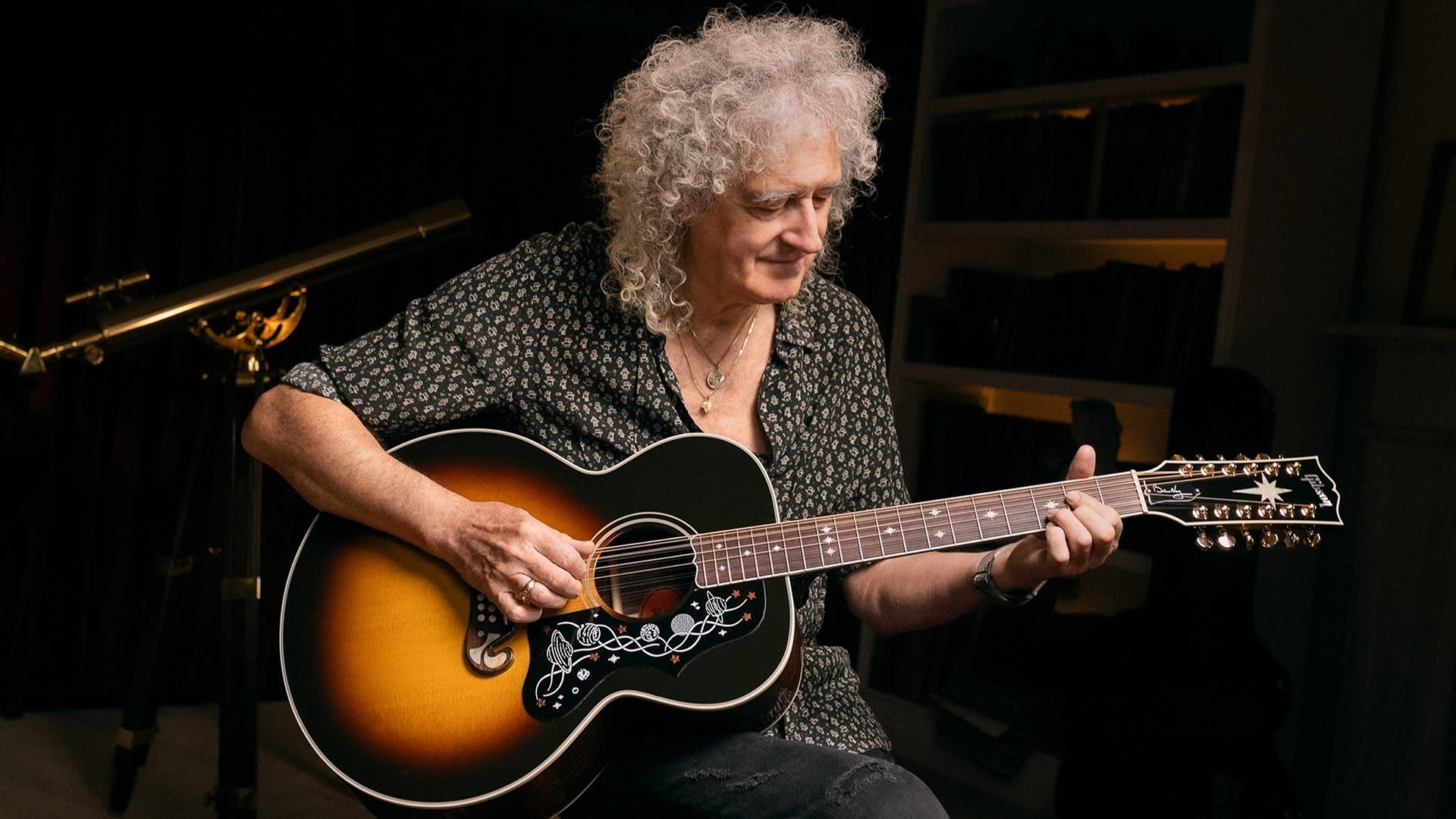 Brian May dévoile sa nouvelle guitare acoustique à 12 cordes inspirée ...